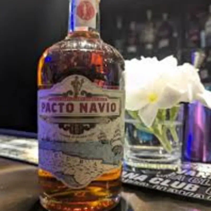 WISKY PACTO NAVIO 700ML, Licores - Combos El Popeye | El Yerro Menú